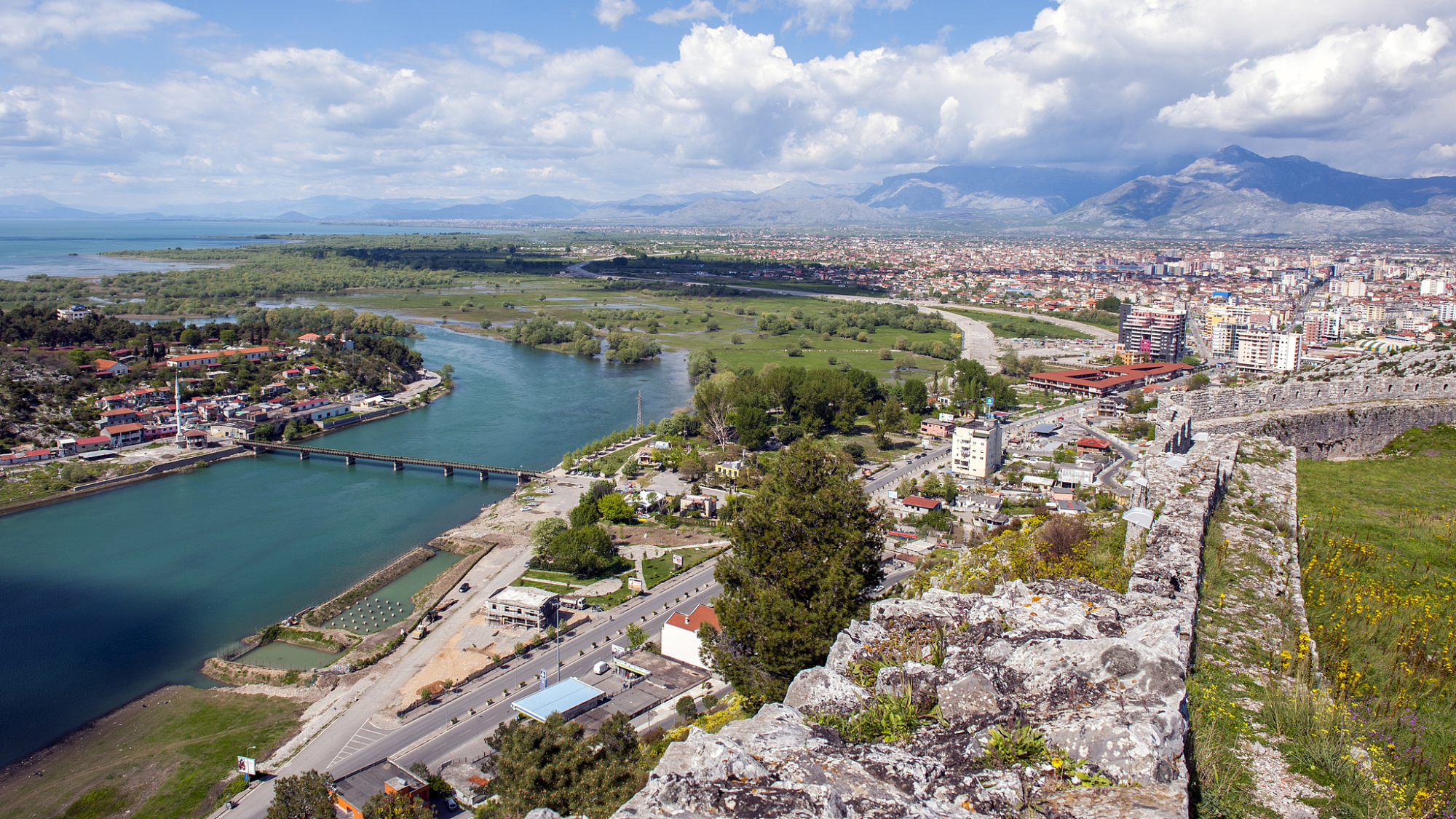 Ministri i Brendshëm: Grupet kriminale, kërcënim për qytetarët në Shkodër