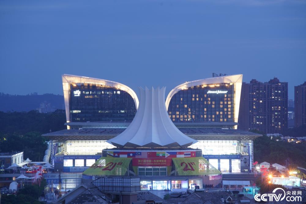 ၂၁ ကြိမ်မြောက် တရုတ် အာဆီယံ ကုန်စည်ပြပွဲ ကျင်းပရန် ပြခန်းများ အဆင်သင့်ဖြစ်နေ