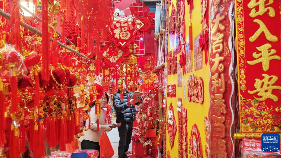 Pusat Beli-belah Riuh Rendah di Shenzhen di Ambang TBC