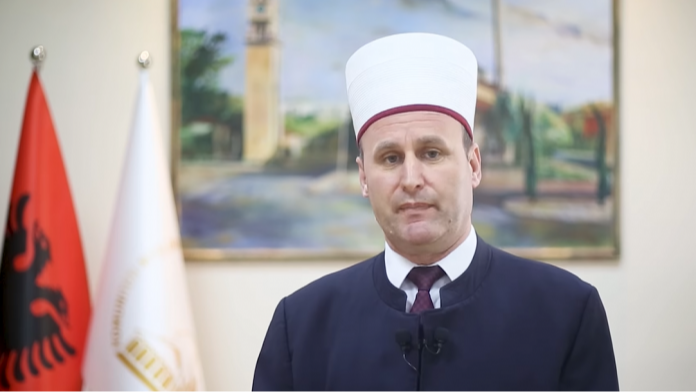 Besimtarët myslimanë festojnë Fitër Bajramin, Spahiu uron për mirësi ...