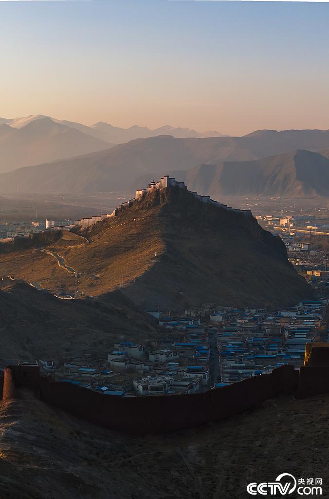 បុរីបុរាណ Jiangzi ក្នុងអ័ព្ទពេលព្រឹក
