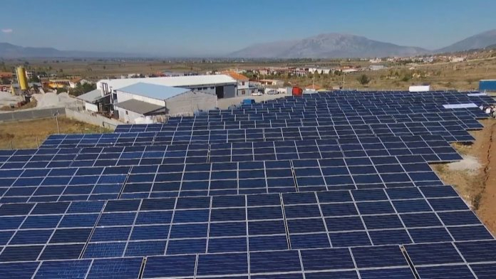 Qeveria shqiptare miraton ndërtimin e centralit fotovoltaik 82 MW në Fier